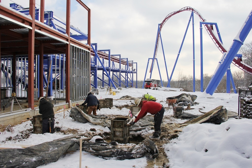 Kings Island and Banshee Covered in Snow - Coaster101
