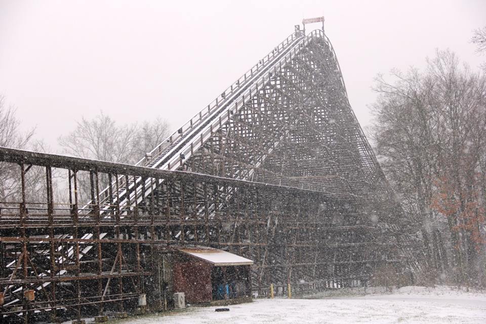 Kings Island and Banshee Covered in Snow - Coaster101