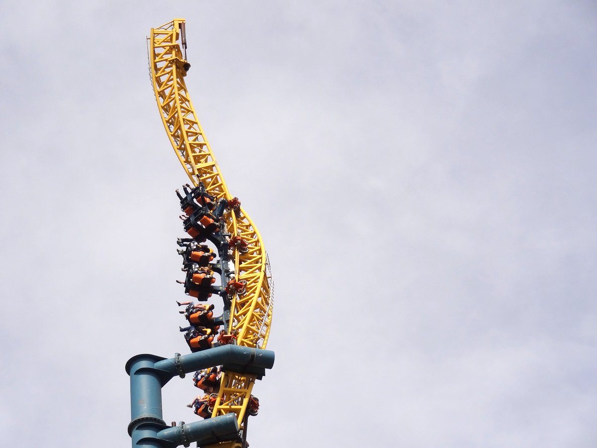 Six Flags Great America Rocks the Block - Coaster101