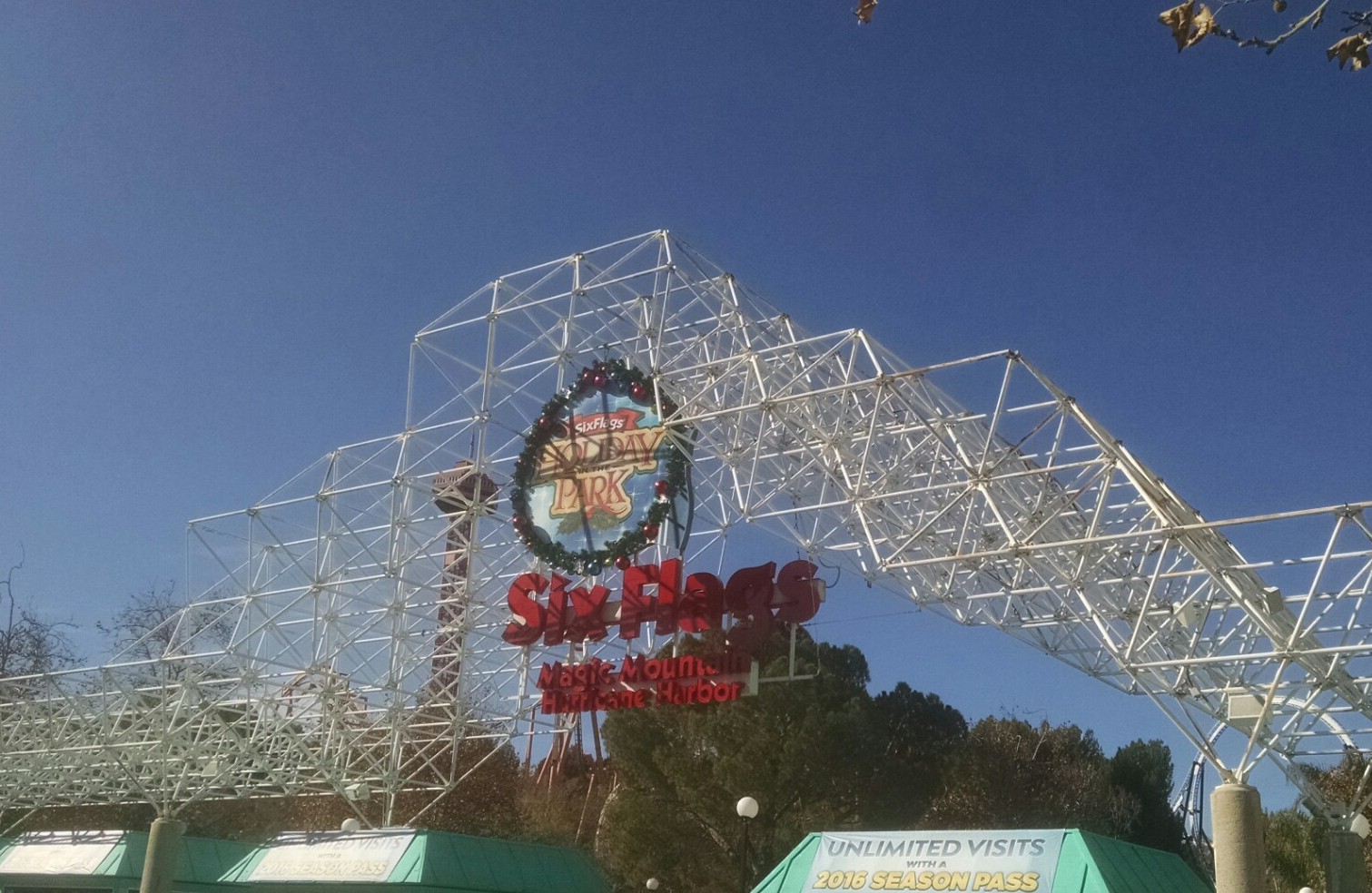 Six Flags Magic Mountain Entrance