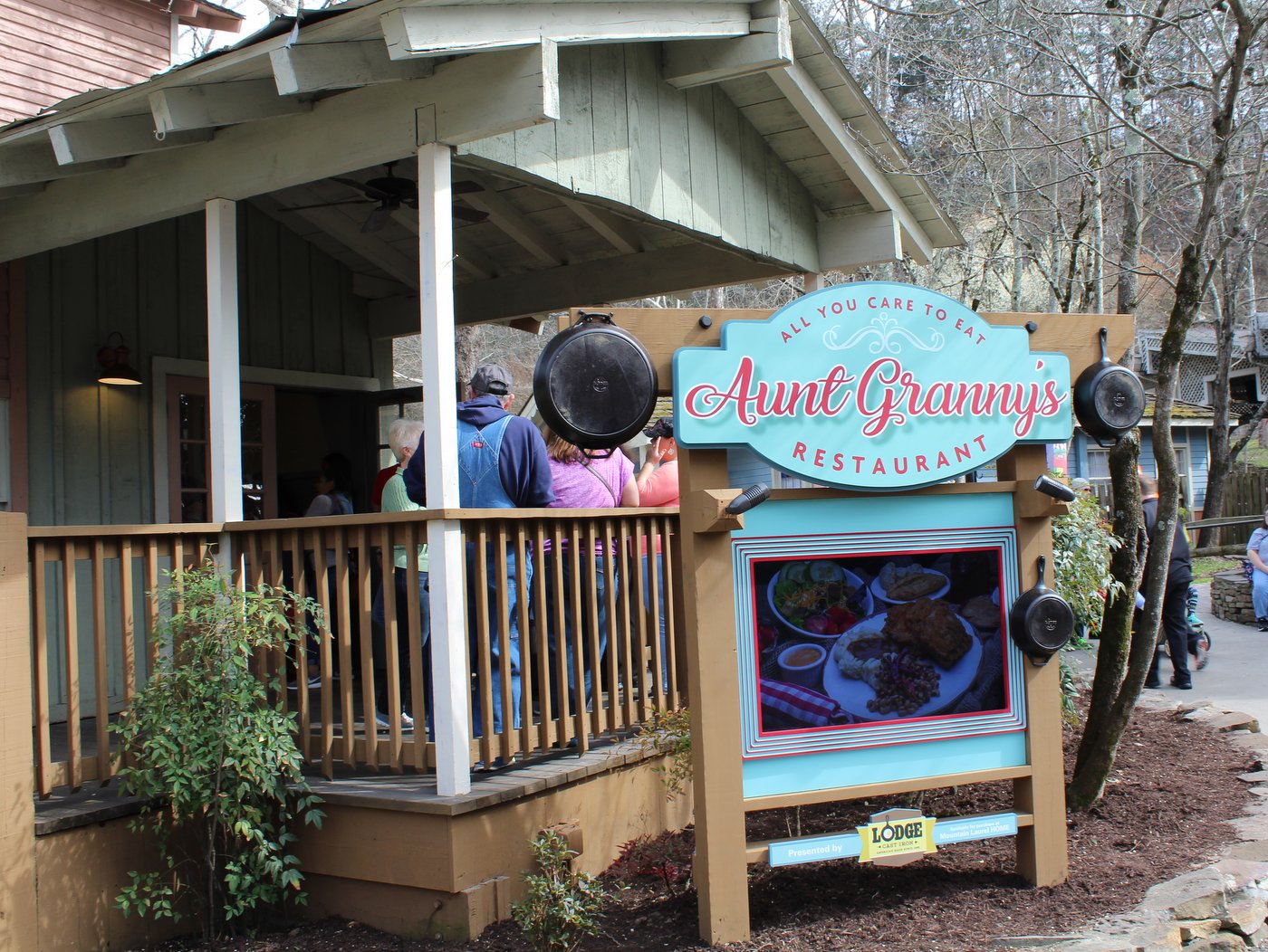 Dollywood 2018 Opening Weekend Update - Coaster101