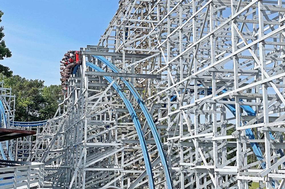 From Tame To Thrilling: Six Flags Over Georgia - Coaster101