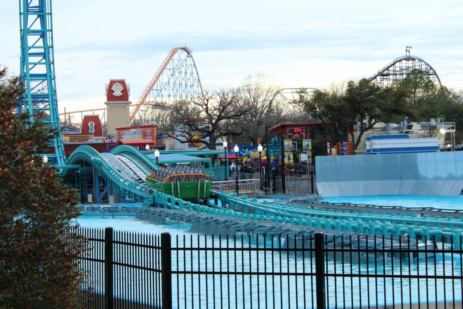 Aquaman: Power Wave Testing at Six Flags Over Texas - Coaster101