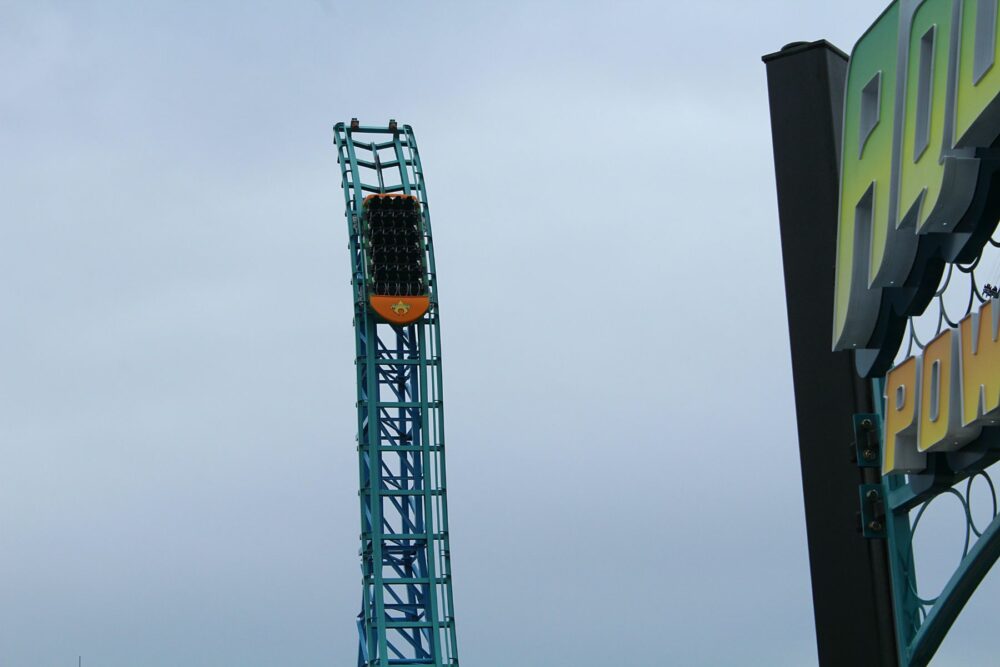 Aquaman: Power Wave Testing at Six Flags Over Texas - Coaster101