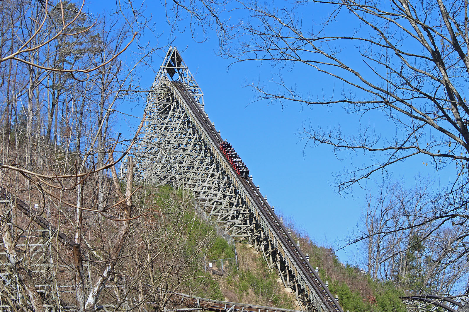 Lightning Rod Chain Lift Review and Reaction - Coaster101