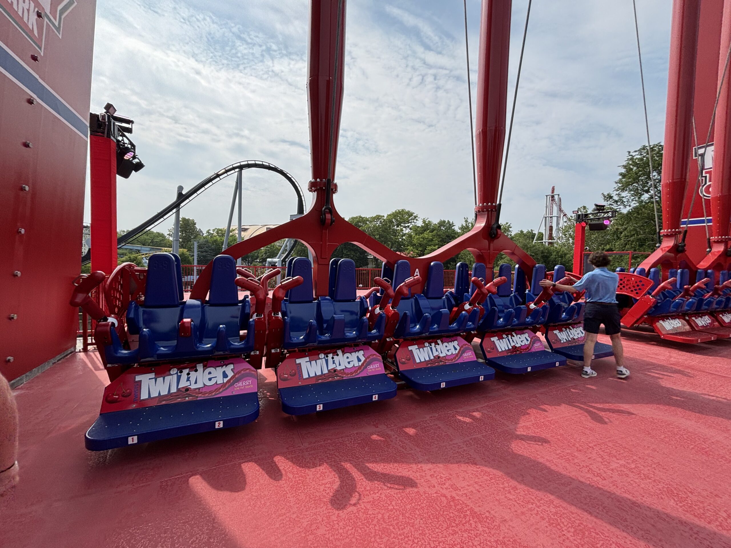 Review: Twizzlers Twisted Gravity at Hersheypark - Coaster101