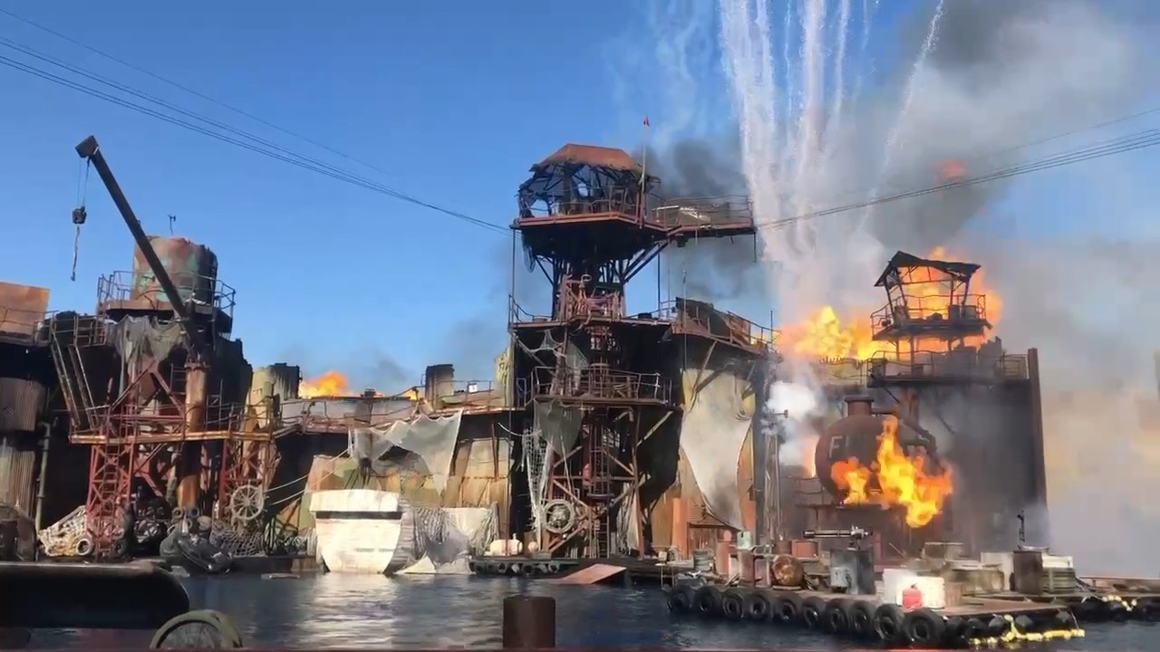 Celebrating 30 Years of "WaterWorld: A Live Sea War Spectacular ...